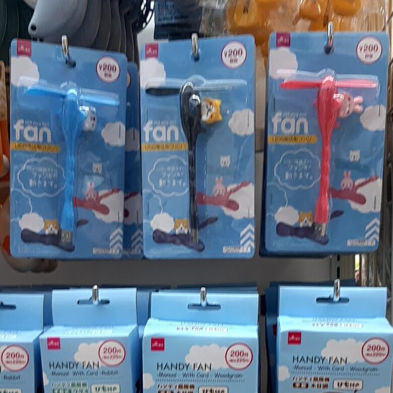 【ダイソー100均ハンディファン扇風機2021】usbや500円や600円&300円ミストにスマホ用に手持ちなど比較レビュー！